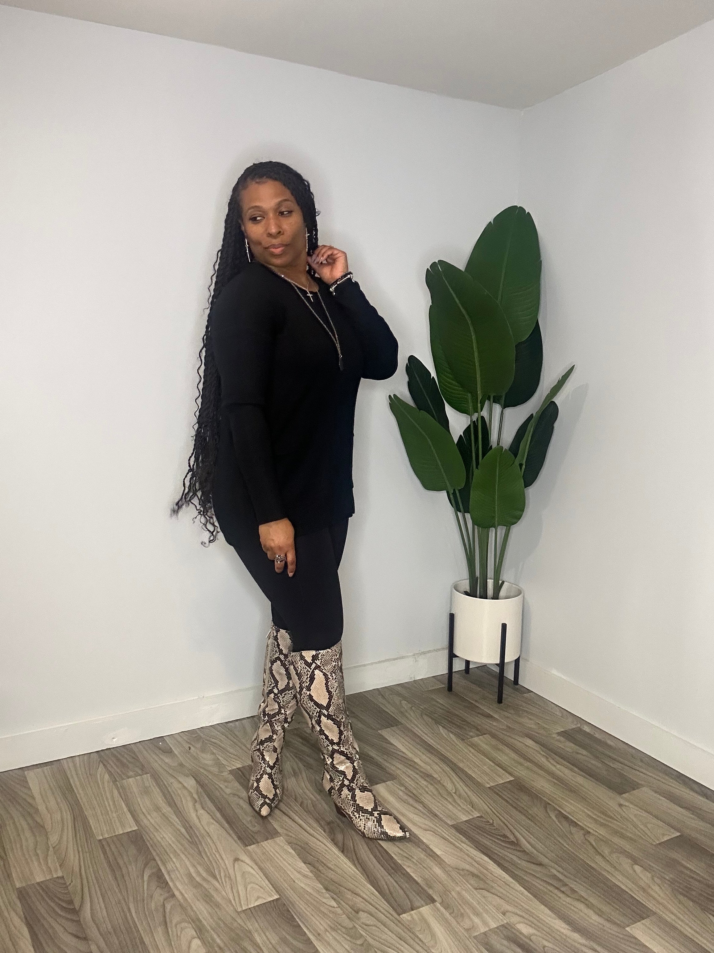 Totally Smitten Sweater – Neos Closet